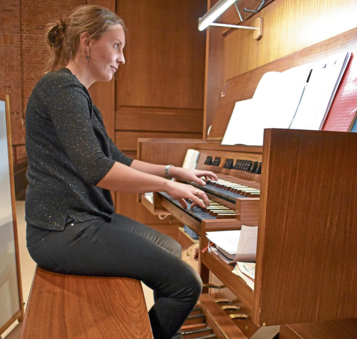 Lisa Hummel begeistert beim Auftakt der Nürtinger Orgeltage - Kultur ...