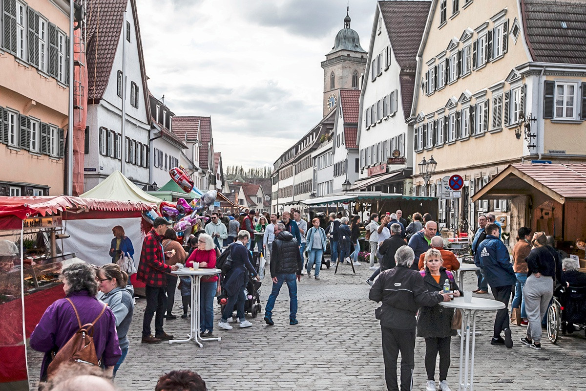 Großer Andrang beim Nürtinger Abendmarkt - Nürtingen - Nürtinger Zeitung - ntz.de