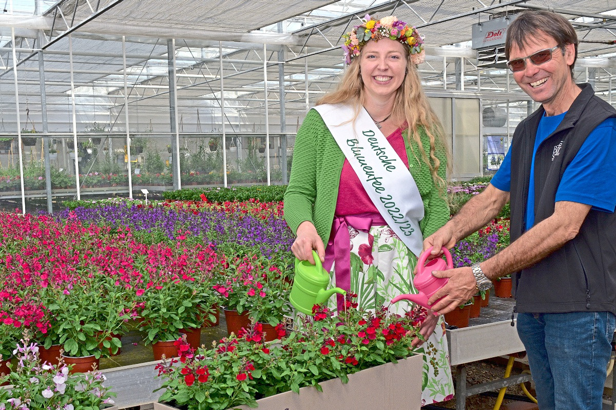 In Köngen taufte die Deutsche Blumenfee die Beet- und Balkonpflanze des ...