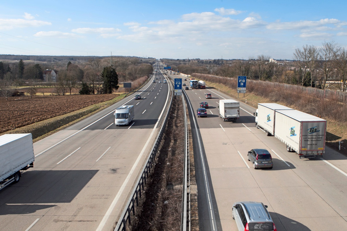 Autobahn zwischen Stuttgart und Wendlingen soll bevorzugt ausgebaut ...