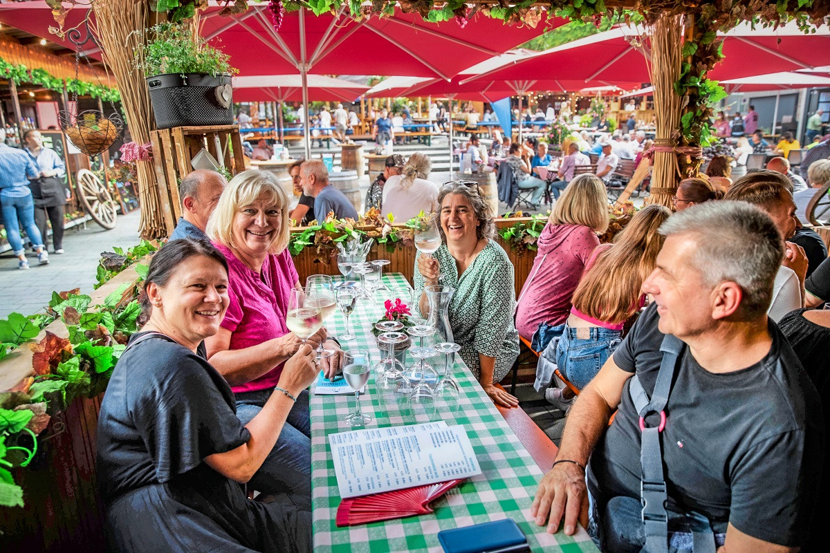 Gelungene Eröffnung des Weindorfs in Nürtingen - Nürtingen - Nürtinger ...