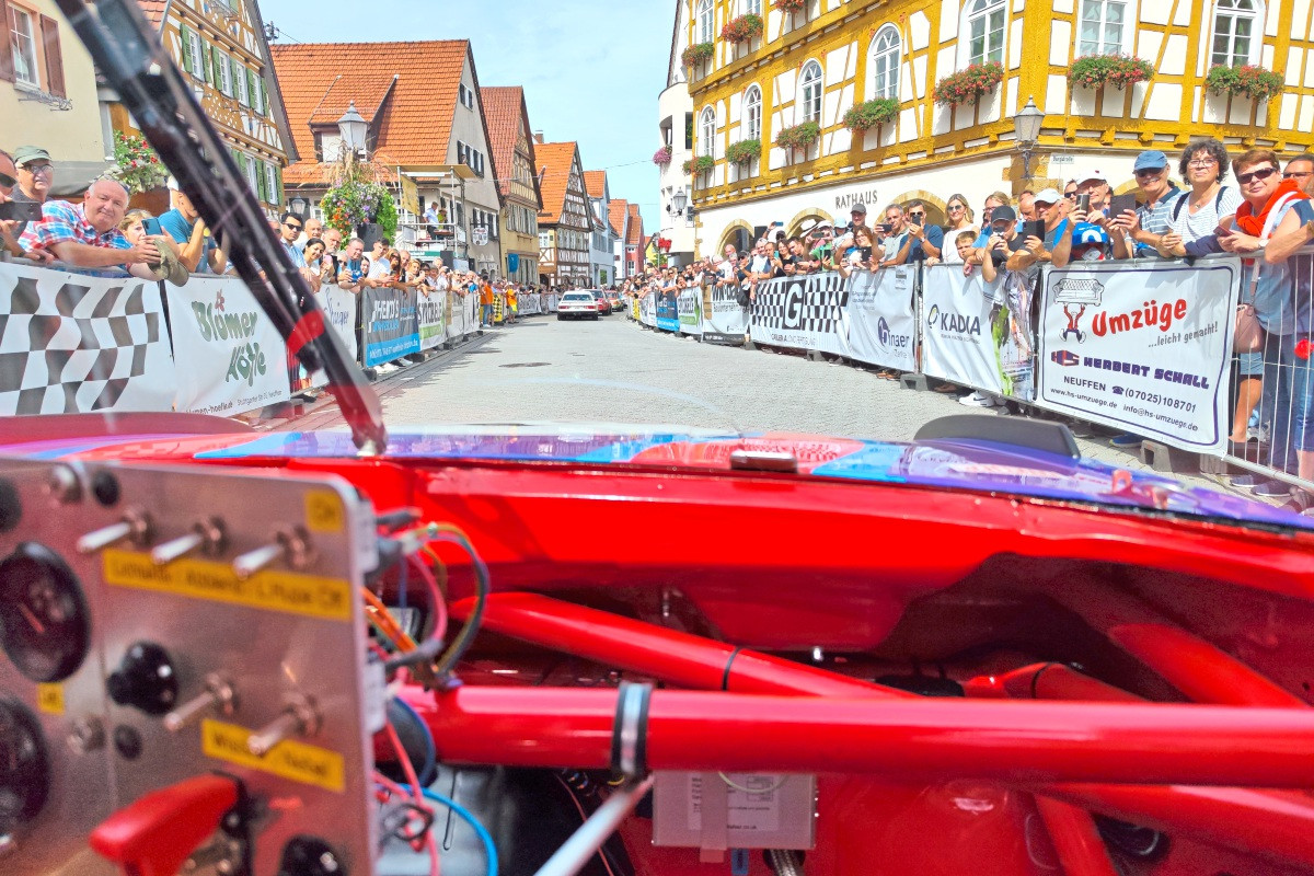 Bergpreis in Neuffen: Wie es sich anfühlt, in einem BMW CSL mitzufahren ...