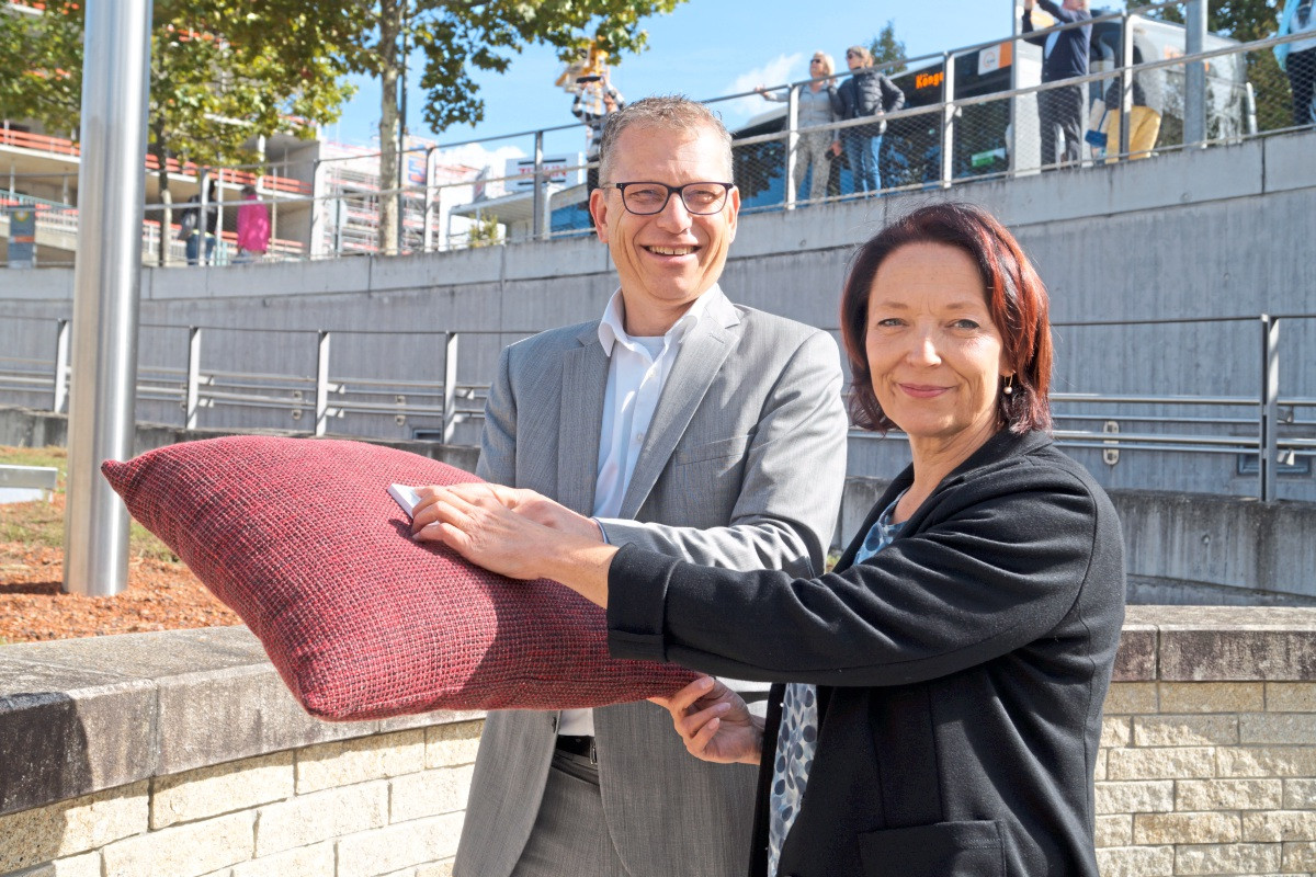 Feierliche Einweihung der Kunstinstallation „Die Reisende“ am ...