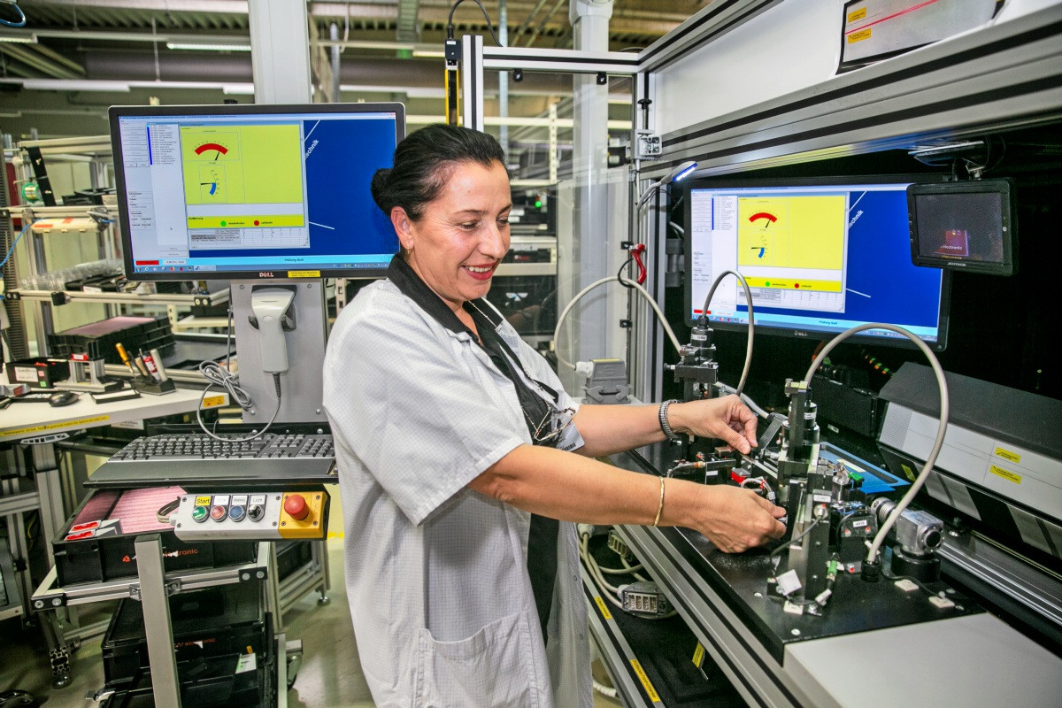 Leuze in Owen hält an Wachstumsziel fest - Landkreis Esslingen ...