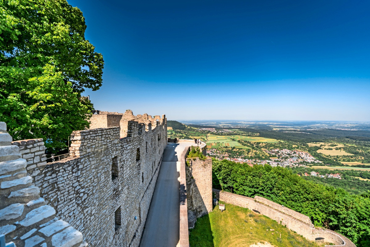 Von Ritterburg zur Landesfestung: Die 825-jährige Geschichte der Ruine ...