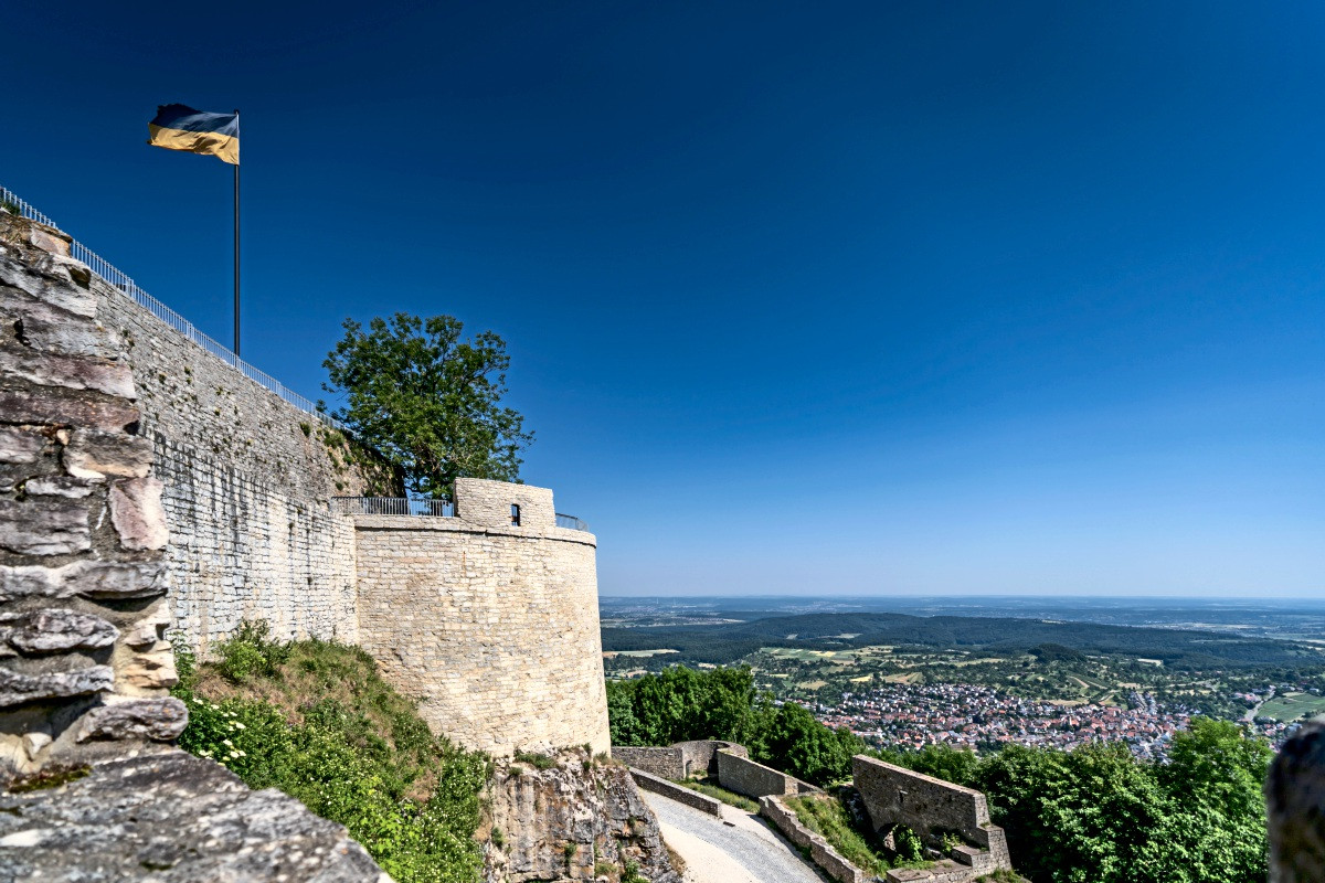 Von Ritterburg zur Landesfestung: Die 825-jährige Geschichte der Ruine ...