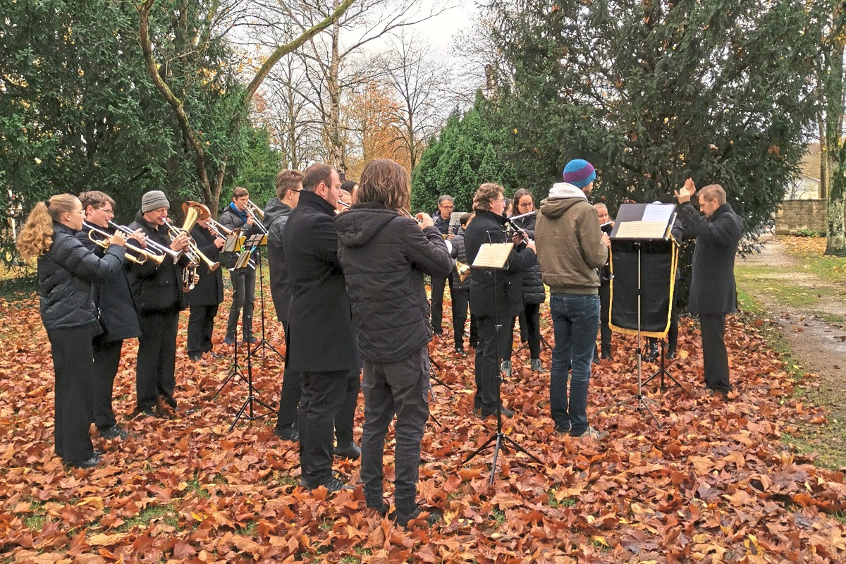 Kränze und Konzert zu Ehren der Kriegsgefallenen - Nürtingen ...
