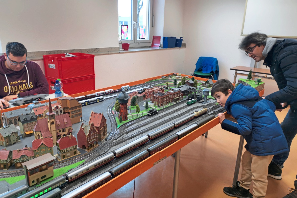 Modellbahnausstellung in Nürtingen lockt die Besucher an - Nürtingen ...