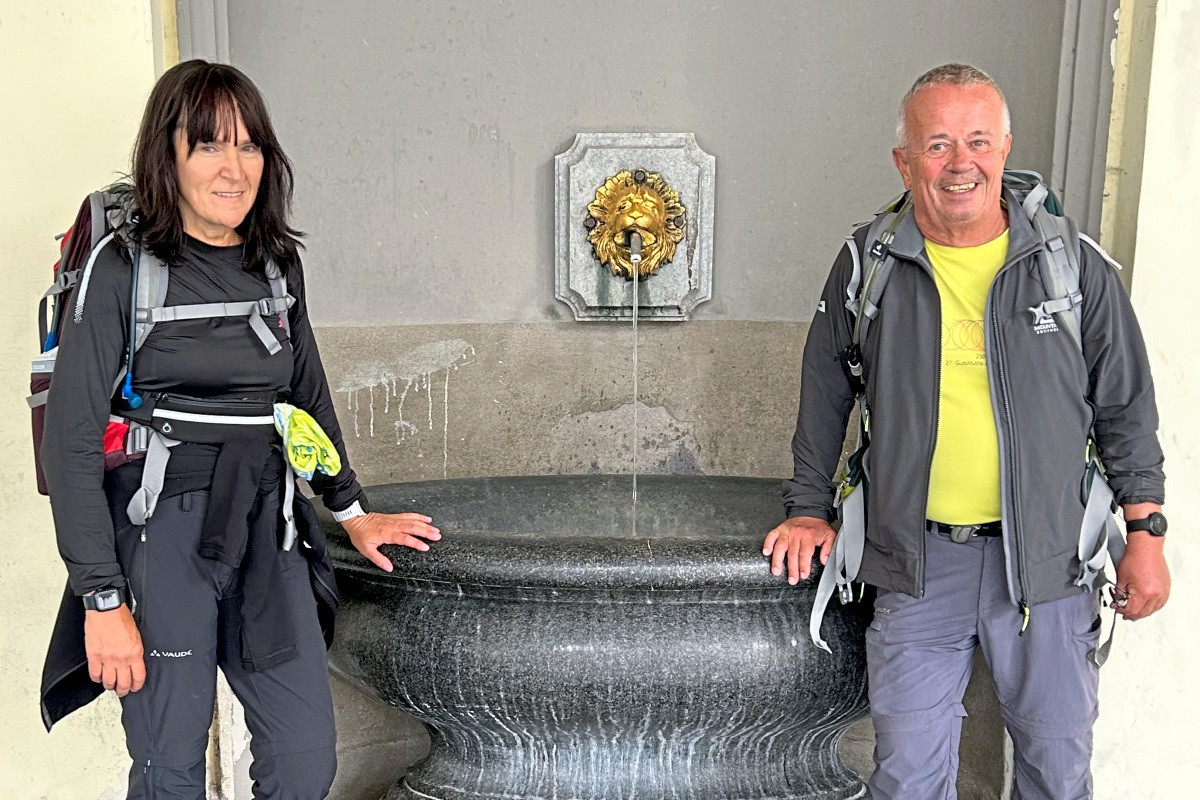 Zwei Wanderer aus dem Neuffener Täle auf dem Wanderweg der Deutschen Einheit - Beuren ...