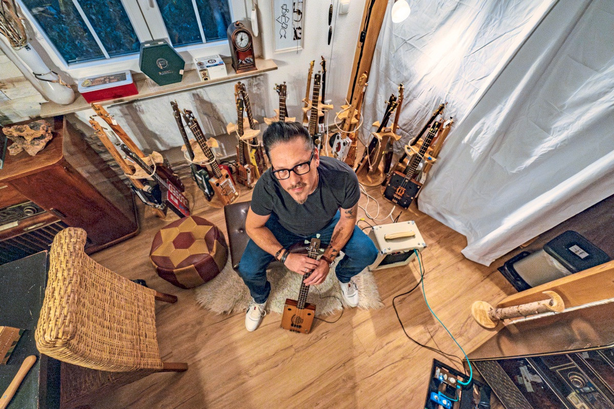 Der Kirchheimer Timo Scheurle baut Gitarren aus Zigarrenkisten ...