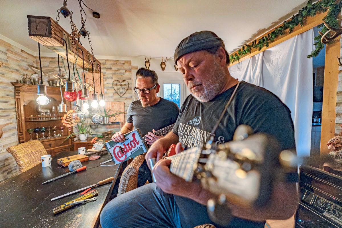 Der Kirchheimer Timo Scheurle baut Gitarren aus Zigarrenkisten ...