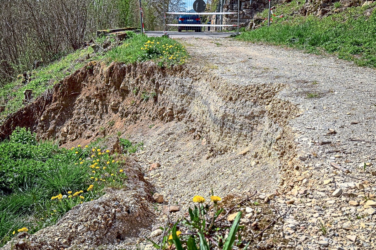 Jetzt wird am Marbachweg in Oberboihingen die Böschung gesichert ...