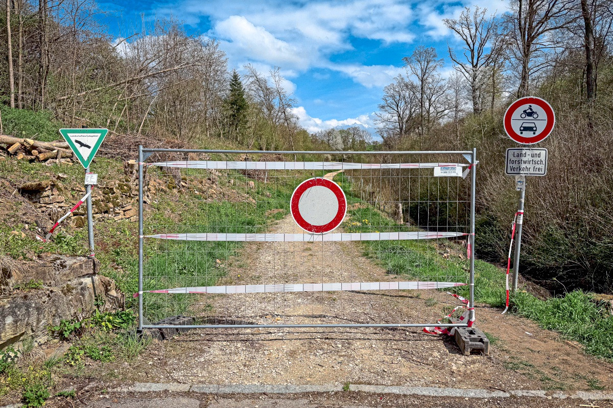 Jetzt wird am Marbachweg in Oberboihingen die Böschung gesichert ...